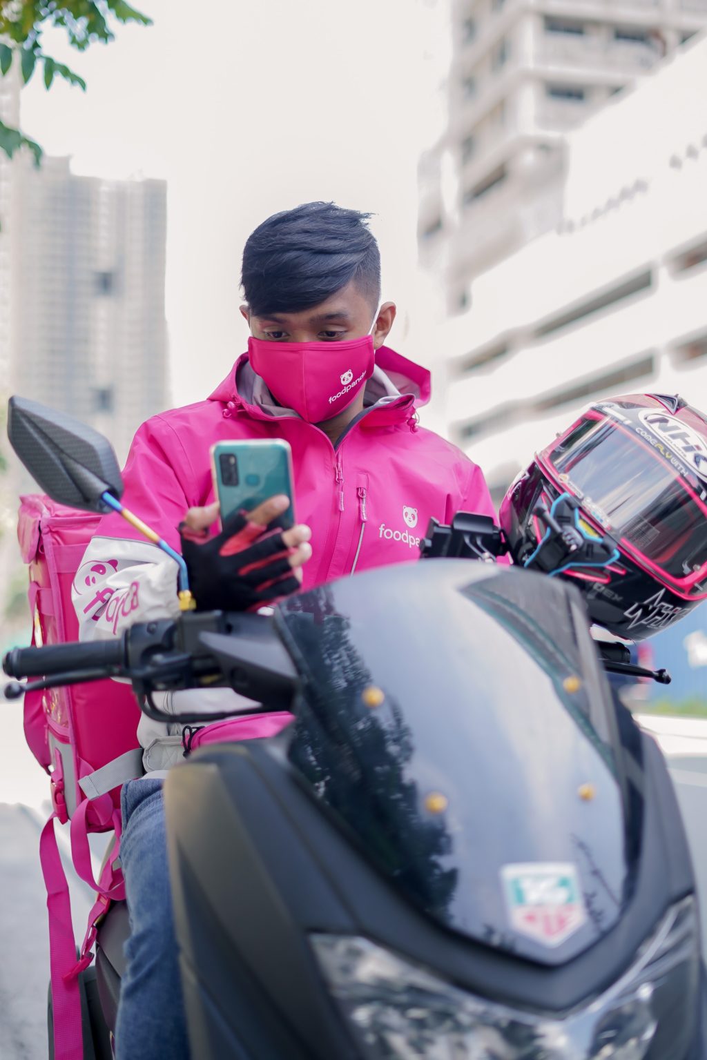 Foodpanda Now Has 24/7 Parcel Delivery Service, You Can Send Birthday ...