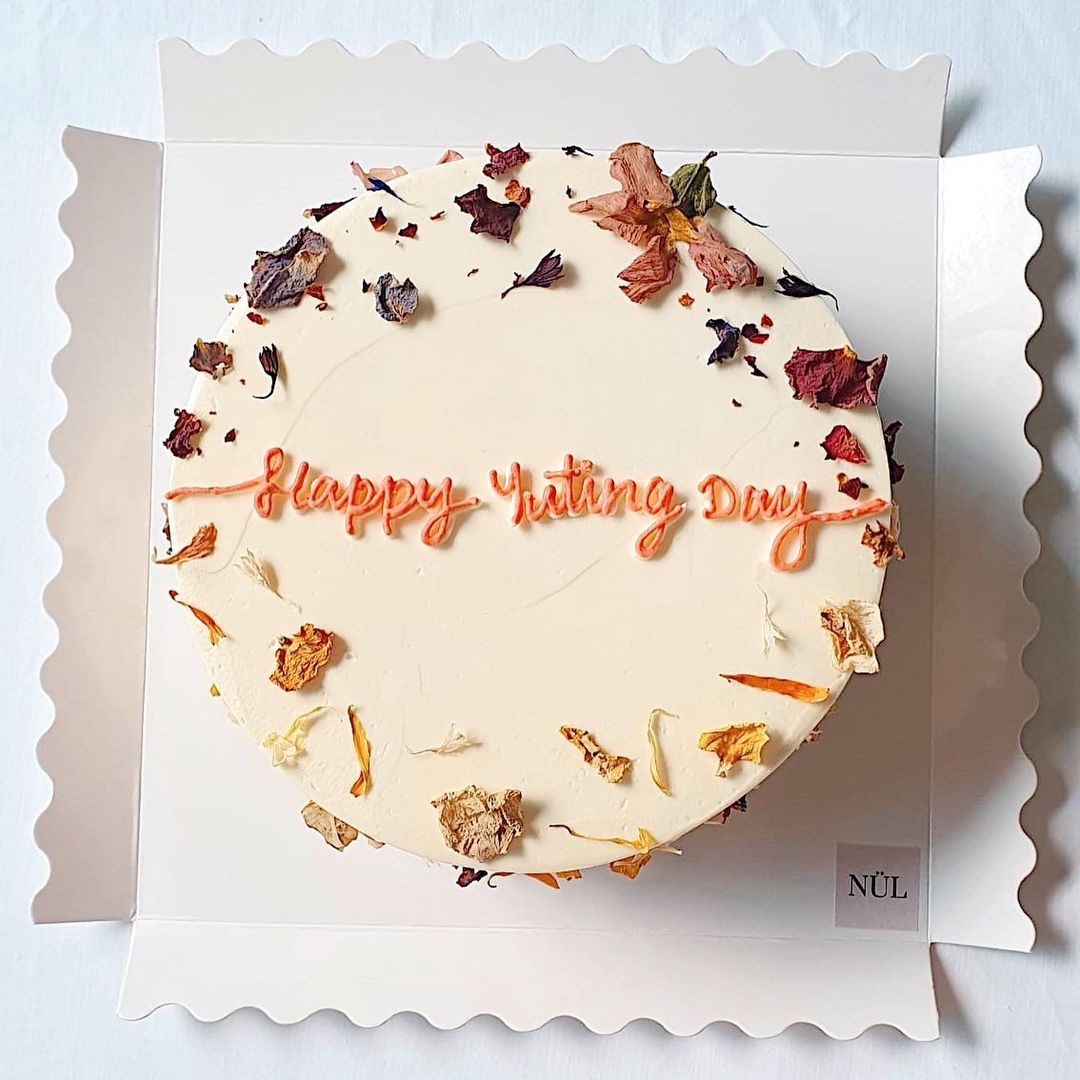 S'pore Bakery Puts Telegram Stickers On Cakes So You Can Say How You ...