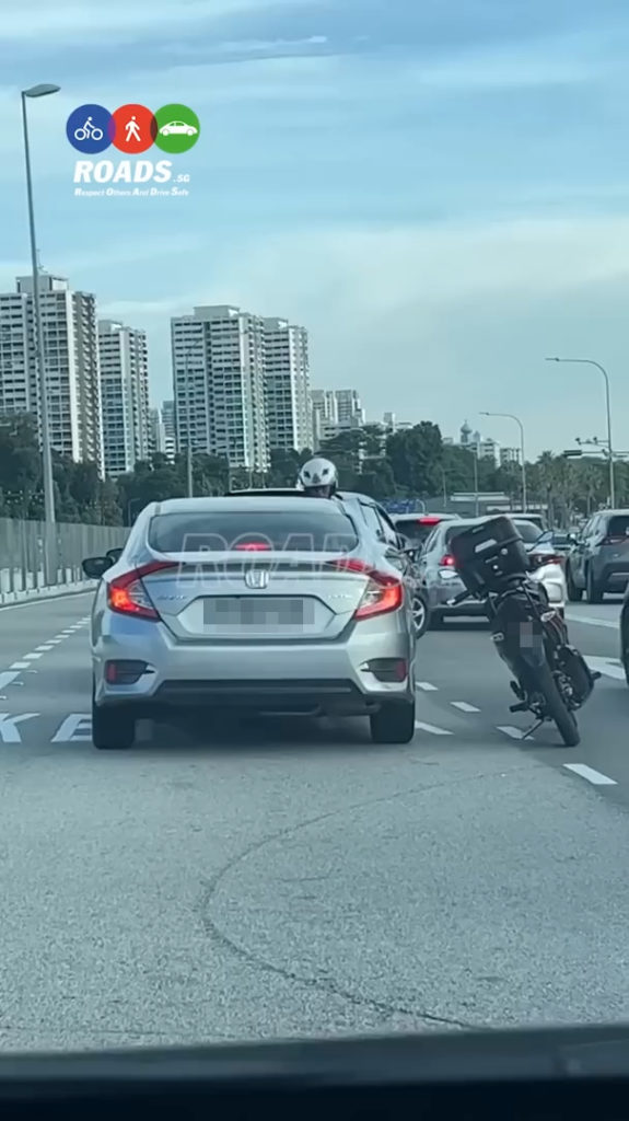S’pore-Registered Car Uses Bus Lane Towards Woodlands Checkpoint ...