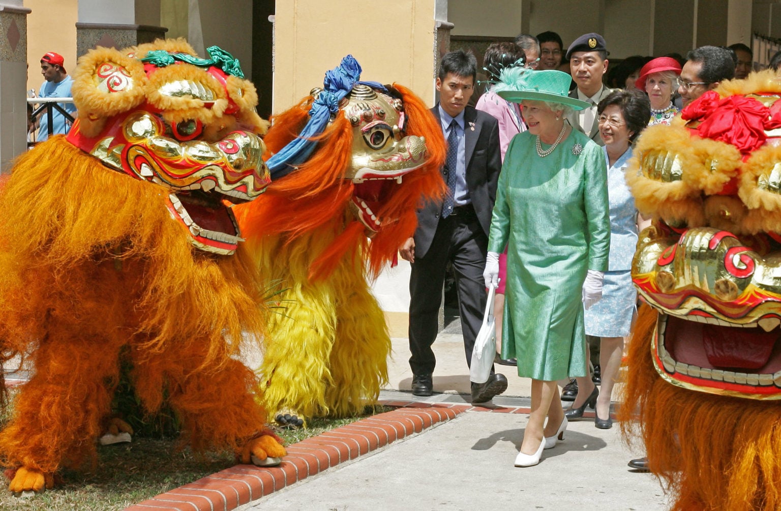 Queen Elizabeth Visited Toa Payoh Twice 34 Years Apart, Drank Beverage ...