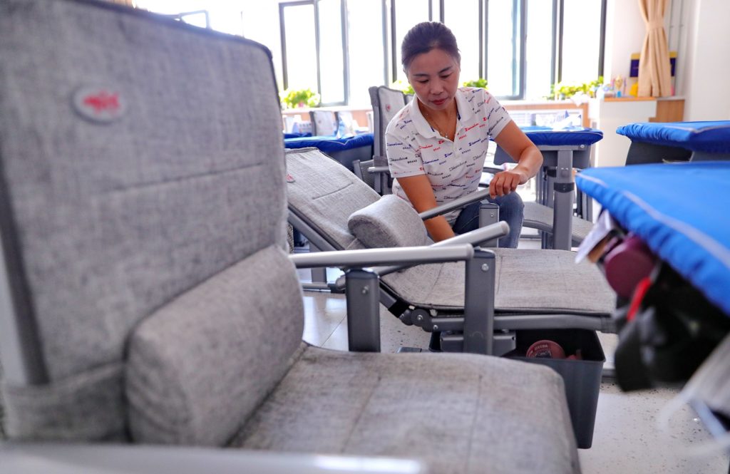 China School Introduces Adjustable Desk-Chairs, Students Can Take Power ...