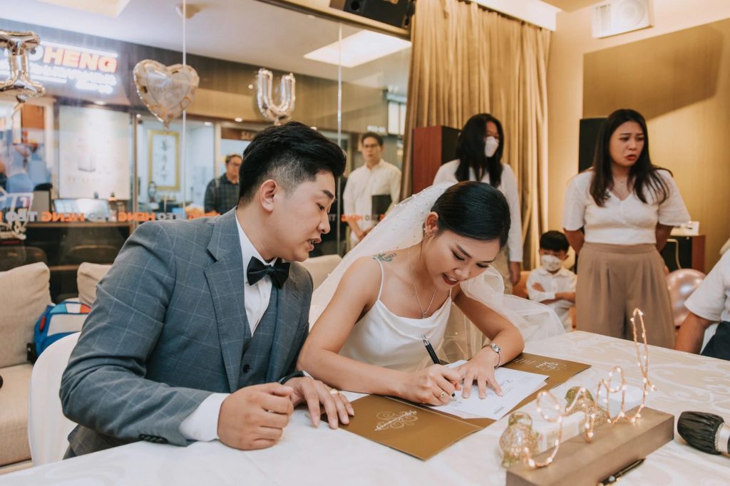 Couple Holds Wedding At Teo Heng Katong Shopping Centre, Boss Offers To ...