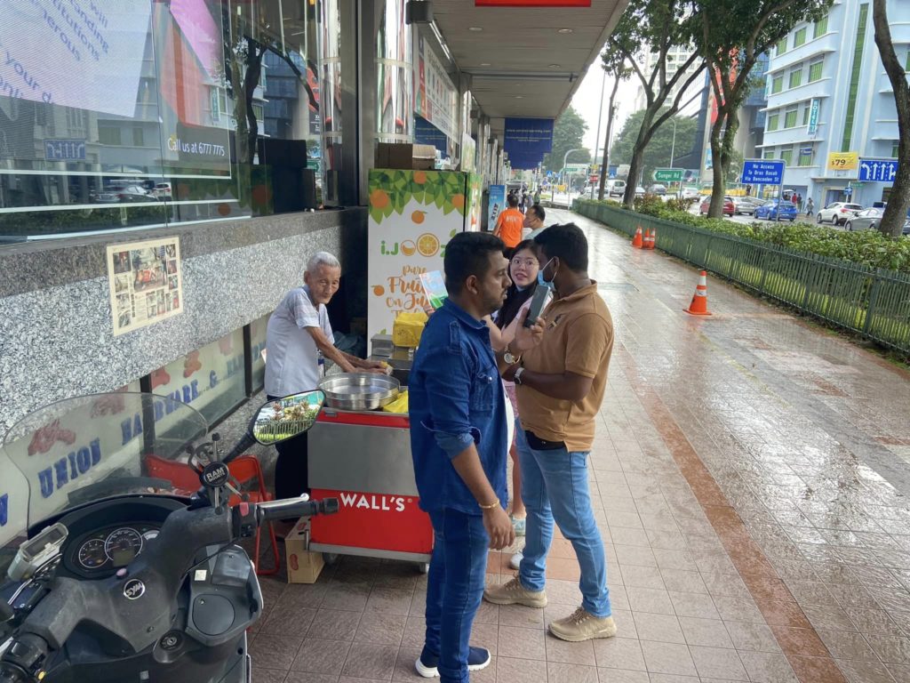 Friends Volunteer As Sim Lim Ice Cream Uncle's 'Sales Staff', Help Sell ...