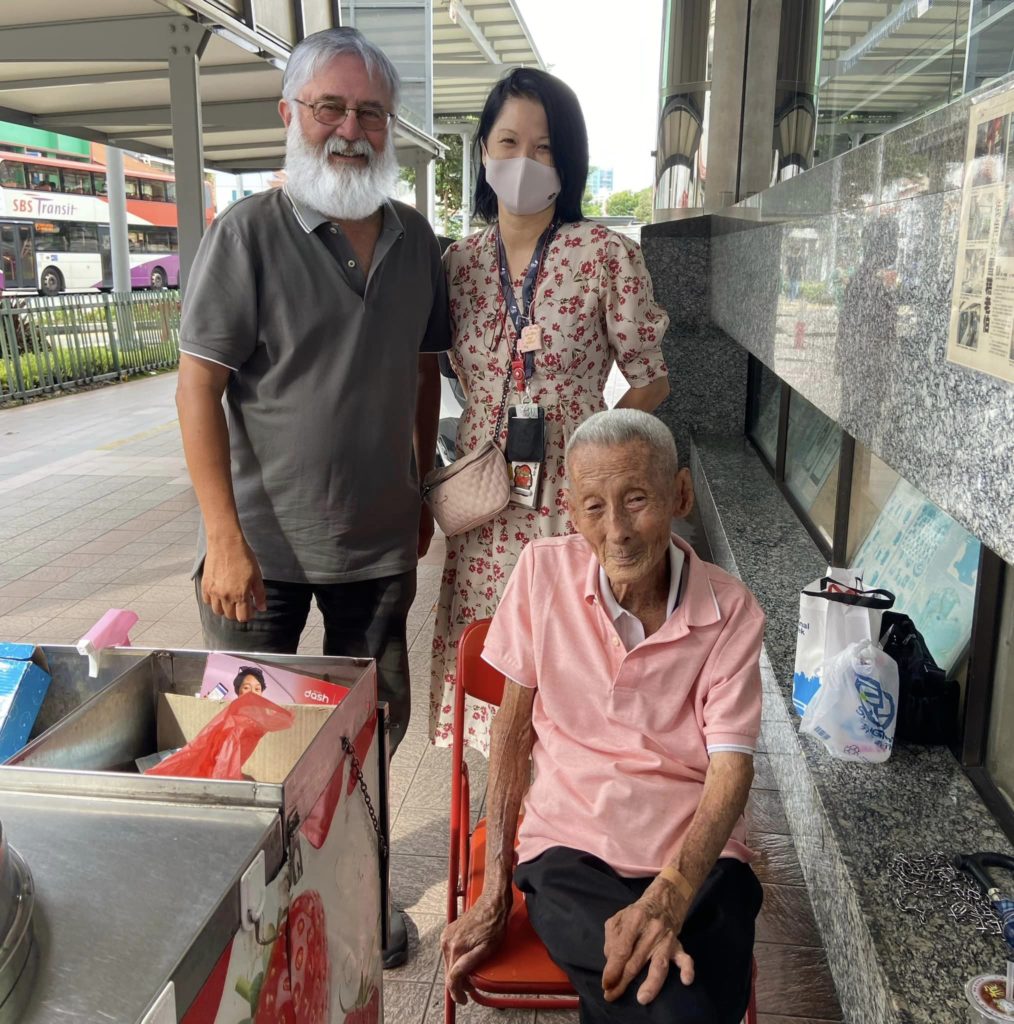 Friends Volunteer As Sim Lim Ice Cream Uncle's 'Sales Staff', Help Sell ...