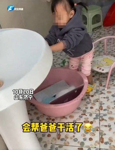 Dad Complains His Laptop Has Junk, 2-Year-Old Daughter Cleans It With ...