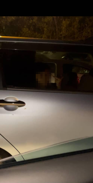 Little Girl Shows Middle Finger As Drivers Get Into Verbal Dispute At ...