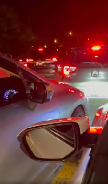 Little Girl Shows Middle Finger As Drivers Get Into Verbal Dispute At ...