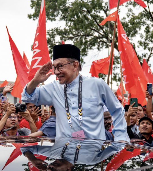10 Anwar Ibrahim Facts To Know Now He's Finally M'sia's Prime Minister ...