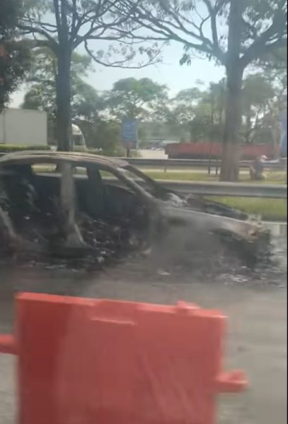 Car Catches Fire Near Johor Checkpoint, Reportedly Causes Jam Along ...