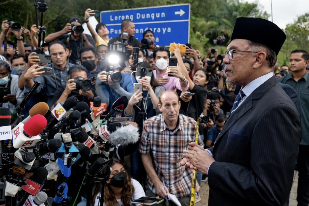 Anwar Is Officially M'sia's 10th Prime Minister