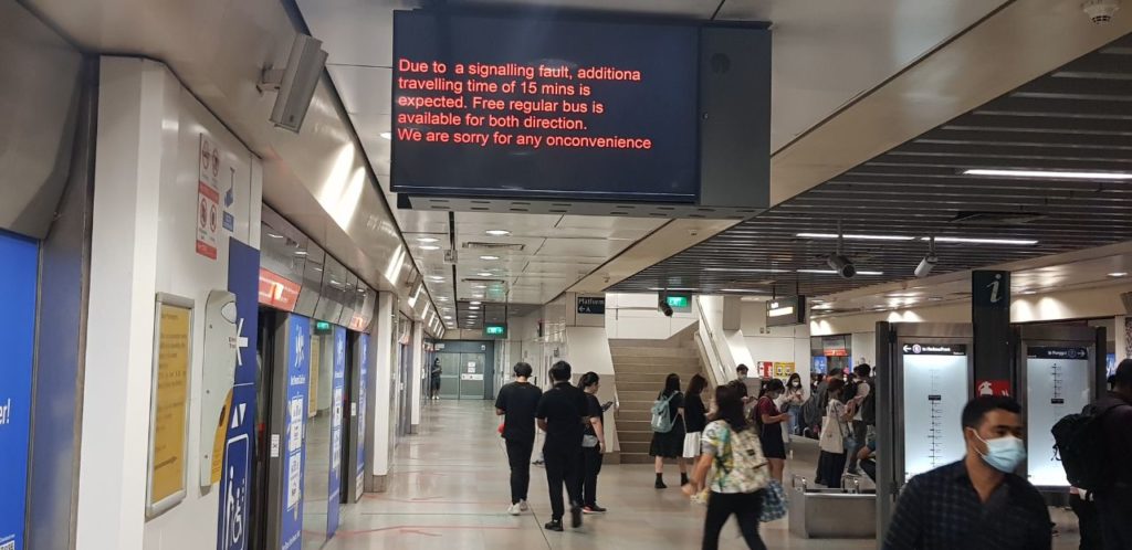 NEL Signalling Fault Causes 30-Min Delay On 23 Nov, Commuters Crowd At Platform