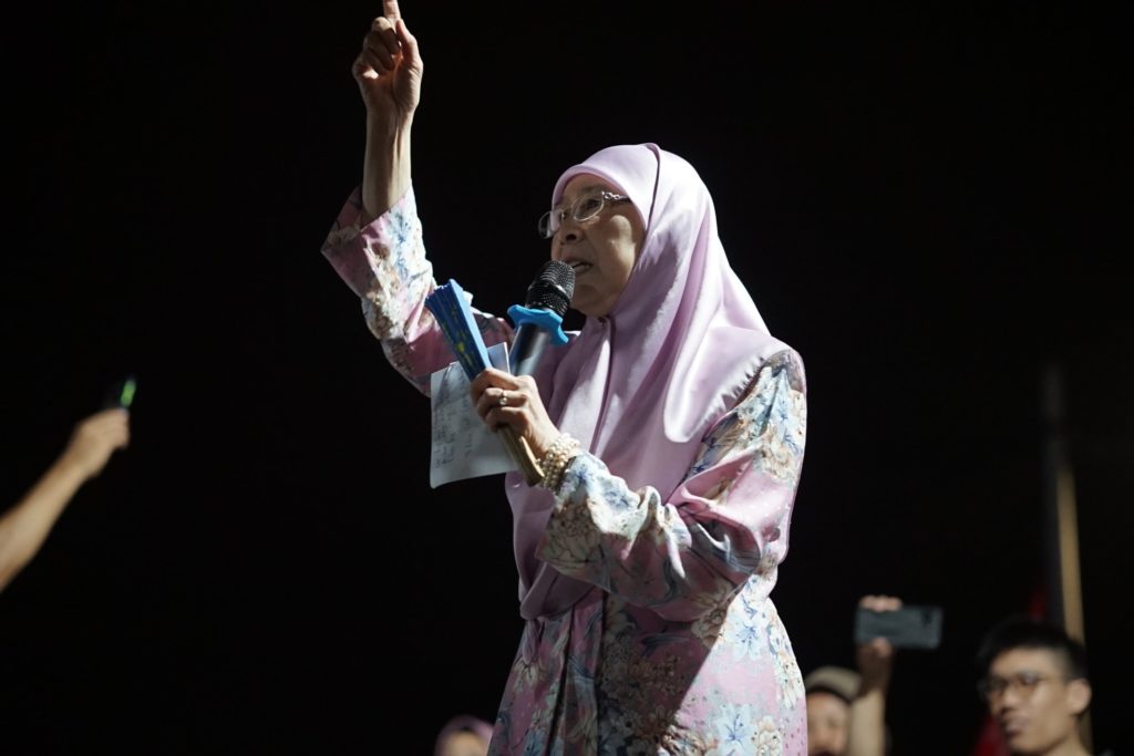10 Anwar Ibrahim Facts To Know Now He's Finally M'sia's Prime Minister ...