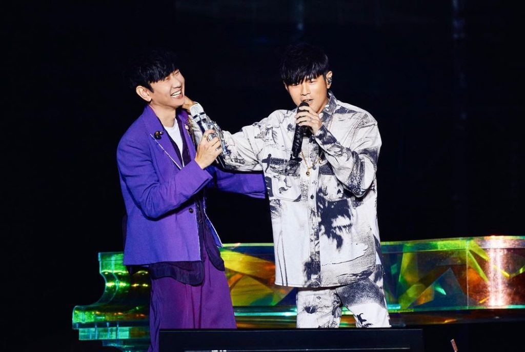 Jay Chou Makes Guest Appearance At JJ Lin’s Taipei Concert, 'Double J ...