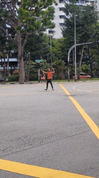 Van Driver Expertly Marshals Traffic At Bukit Merah Road Junction After ...