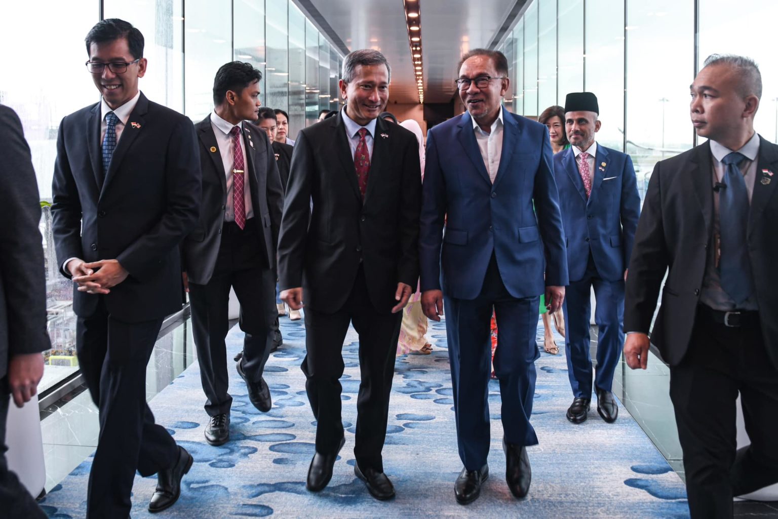 Anwar Makes 1st Official Visit To S’pore As M’sian PM, Witnesses ...