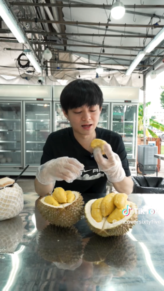 S'pore Man Tries Eating 10 Durians During All-You-Can-Eat Buffet, Gives ...