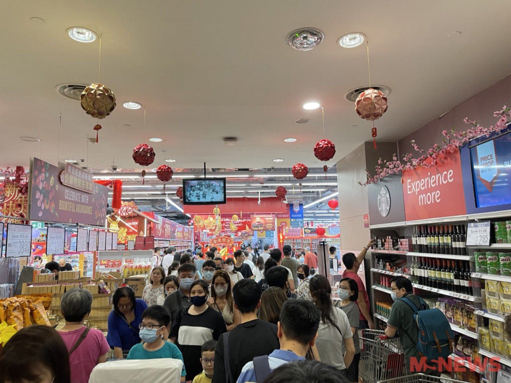 Customers Crowd FairPrice Outlets On Weekend Before CNY, Stand In Line ...