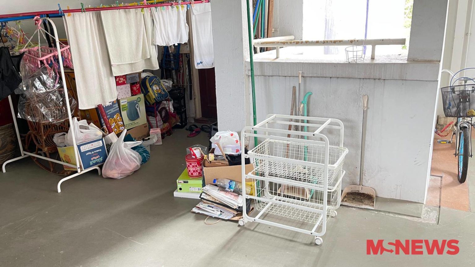 Jurong Resident Clutters Common Corridor For Over 10 Years, Neighbour ...