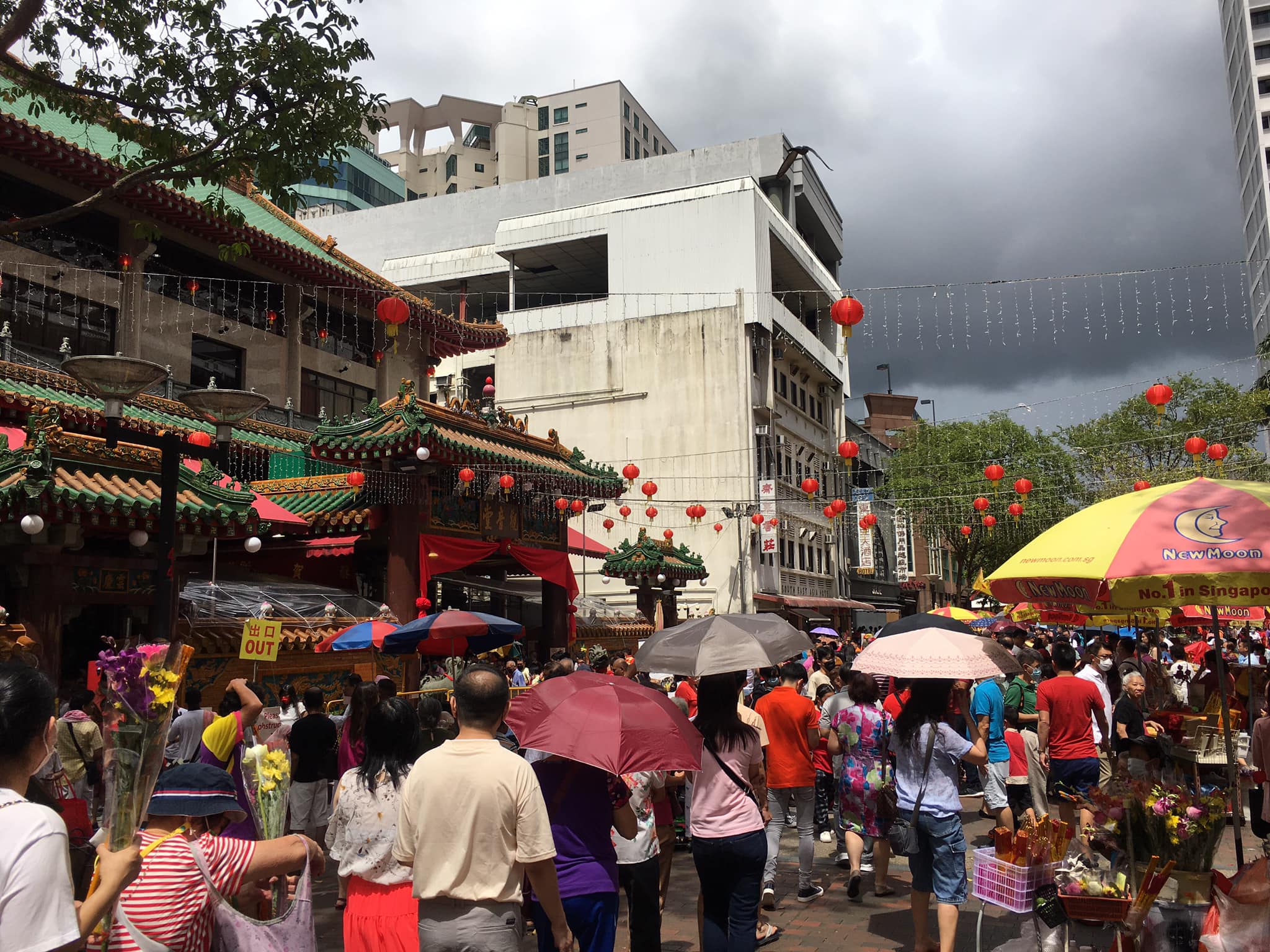 Waterloo Street Temple Sees Over 1,000 Devotees On CNY Day 1, Biggest ...