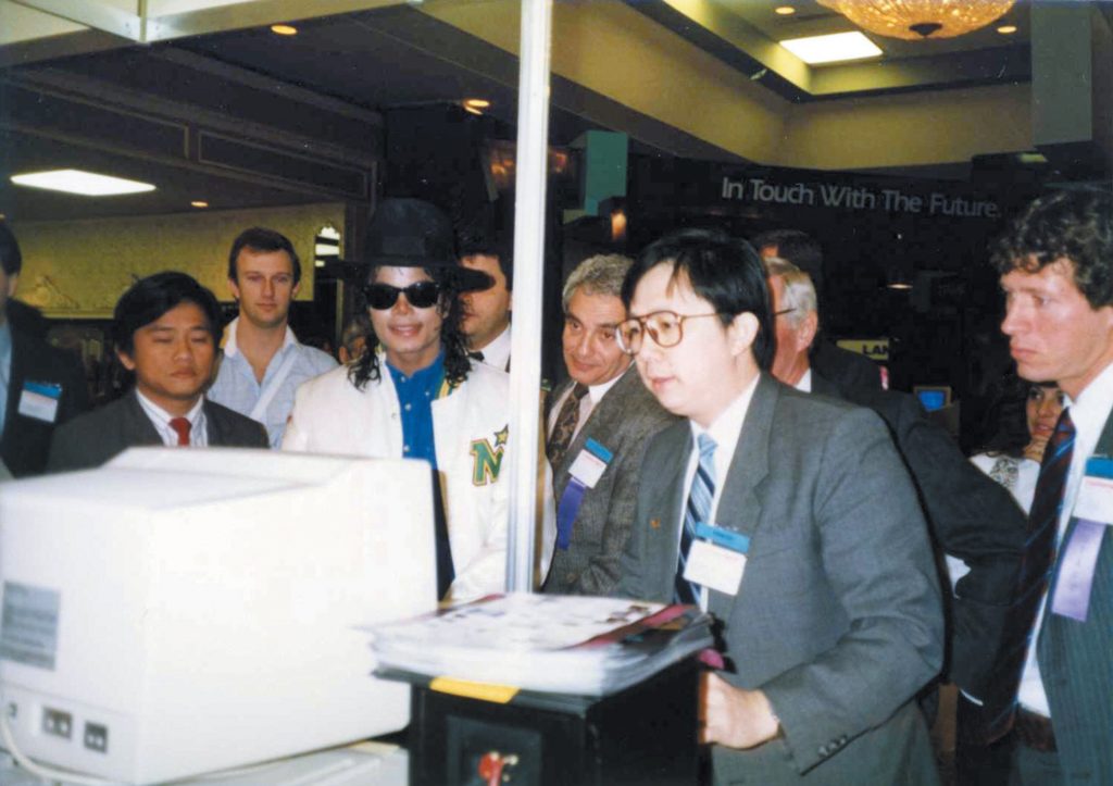 Sim Wong Hoo Founded Creative With S$10K Capital, Became Youngest S ...