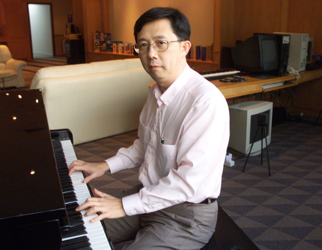 Sim Wong Hoo Founded Creative With S$10K Capital, Became Youngest S ...