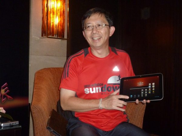 Sim Wong Hoo Founded Creative With S$10K Capital, Became Youngest S ...