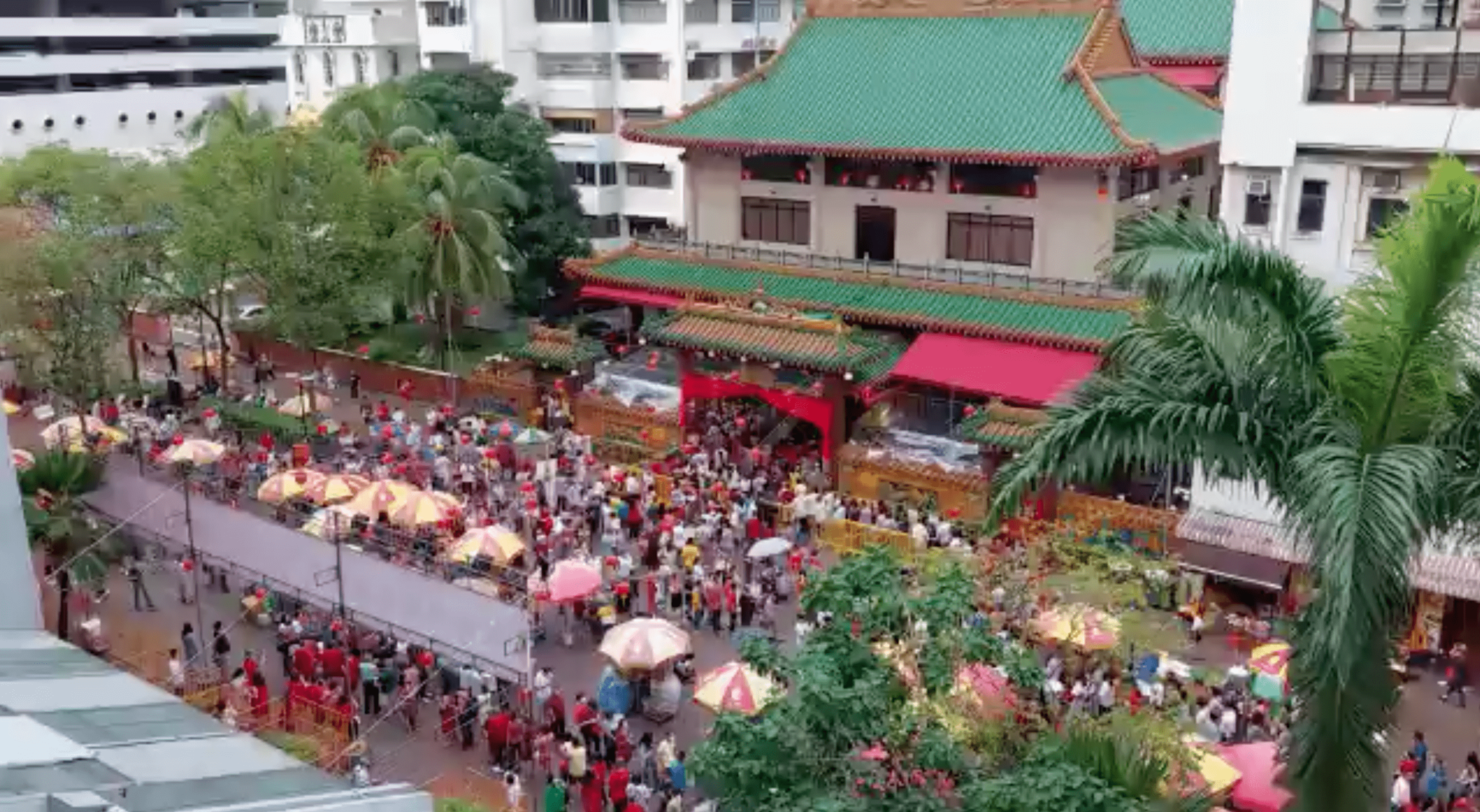 Waterloo Street Temple Sees Over 1,000 Devotees On CNY Day 1, Biggest ...