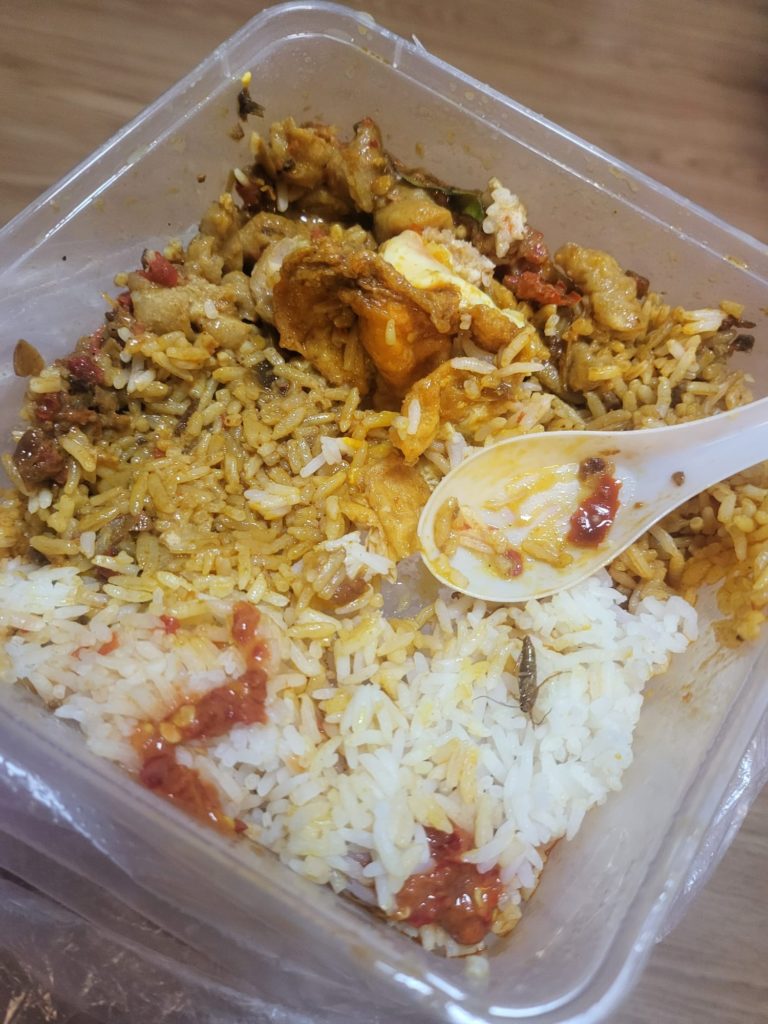 Cockroach Found In Curry Chicken Rice From Yishun Restaurant, SFA ...