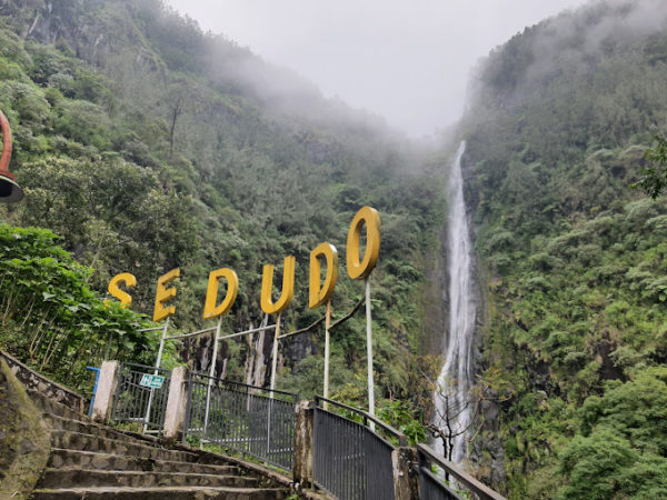 Landslide At Indonesia Waterfall Engulfs Unsuspecting Visitors, One Man ...