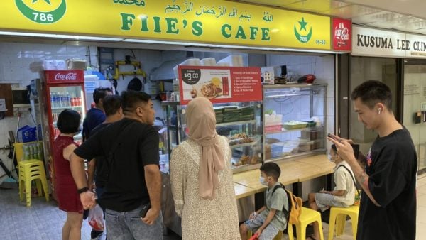 Lucky Plaza's 'Grumpy' Chicken Rice Eatery Is Now Hiring, No Smiling ...