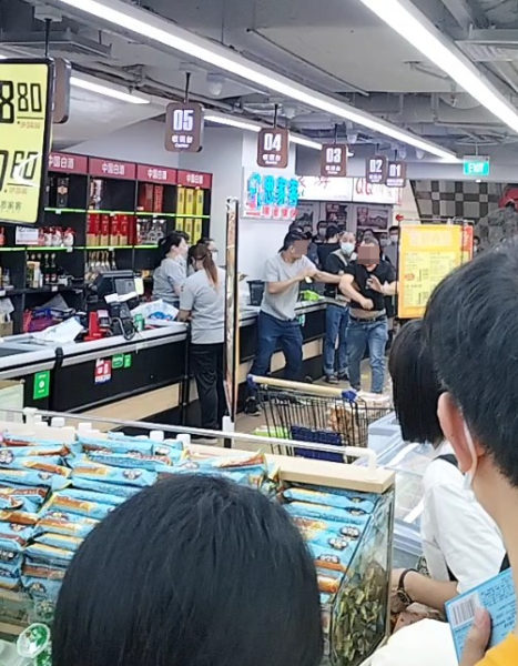 Fight Breaks Out After Drunk Man Slaps Chinatown Supermarket Manager ...
