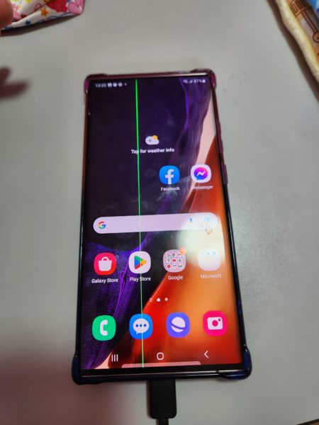 Woman Stuck With Green Line On Samsung Phone After Updating Software ...