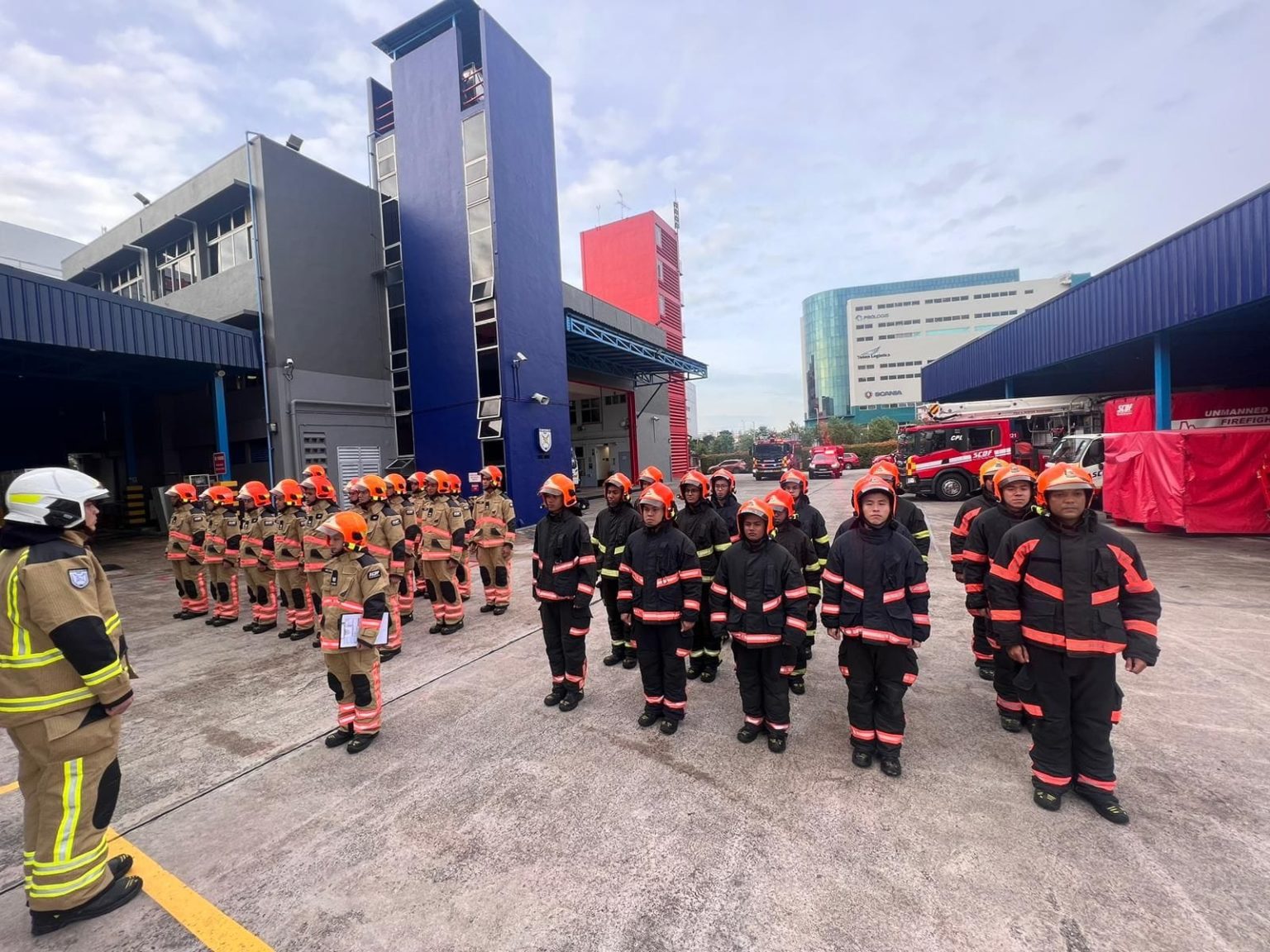 SCDF Firefighters Don New Suits With Improved Flame Protection & Abrasion Resistance For Safety