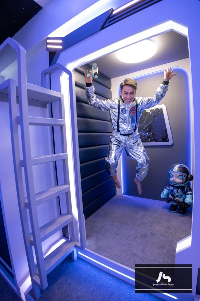 Geylang Condo Room Renovated With Space Capsule Design, Now Looks ...