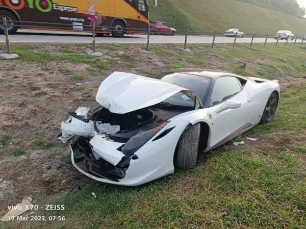S'pore-Registered Ferrari Crashes Into Car In Johor Causing Latter To ...