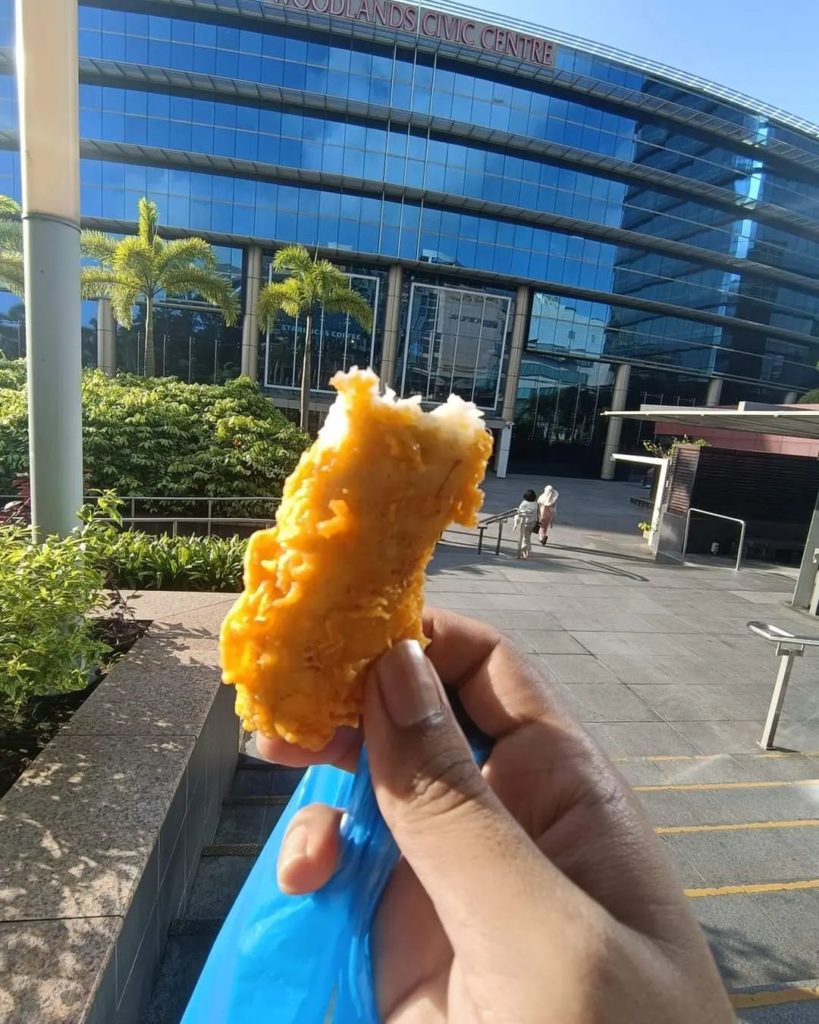 Man Gets Pisang Goreng Paid For By Another Customer In Woodlands ...