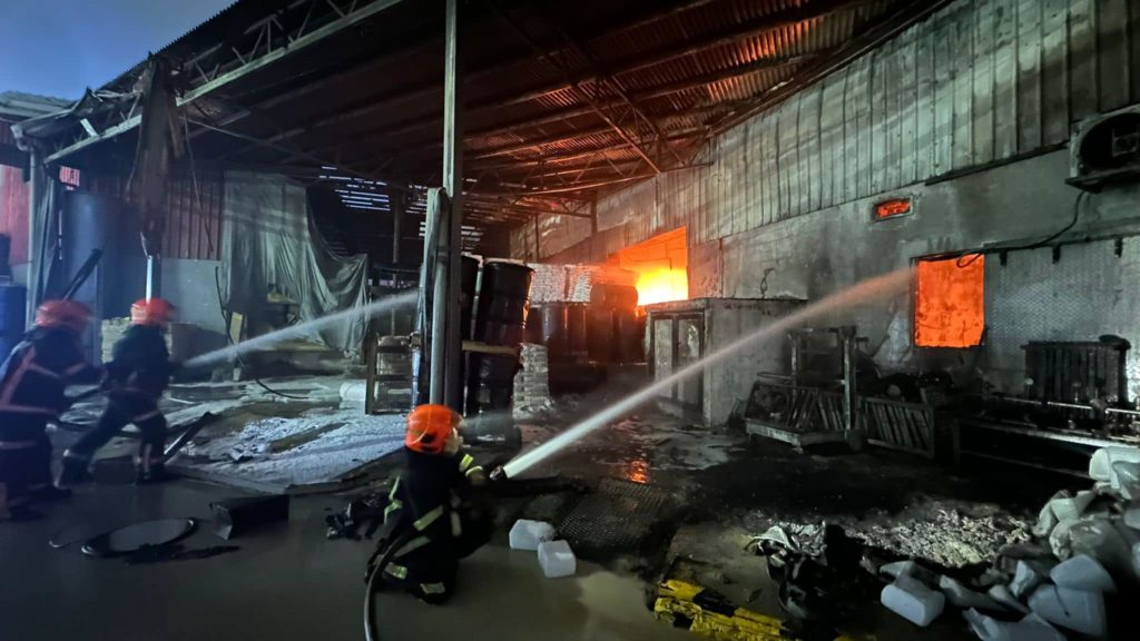 Fire Engulfs Buildings In Tuas South On 13 Mar, 2 Workers Sustain Minor ...
