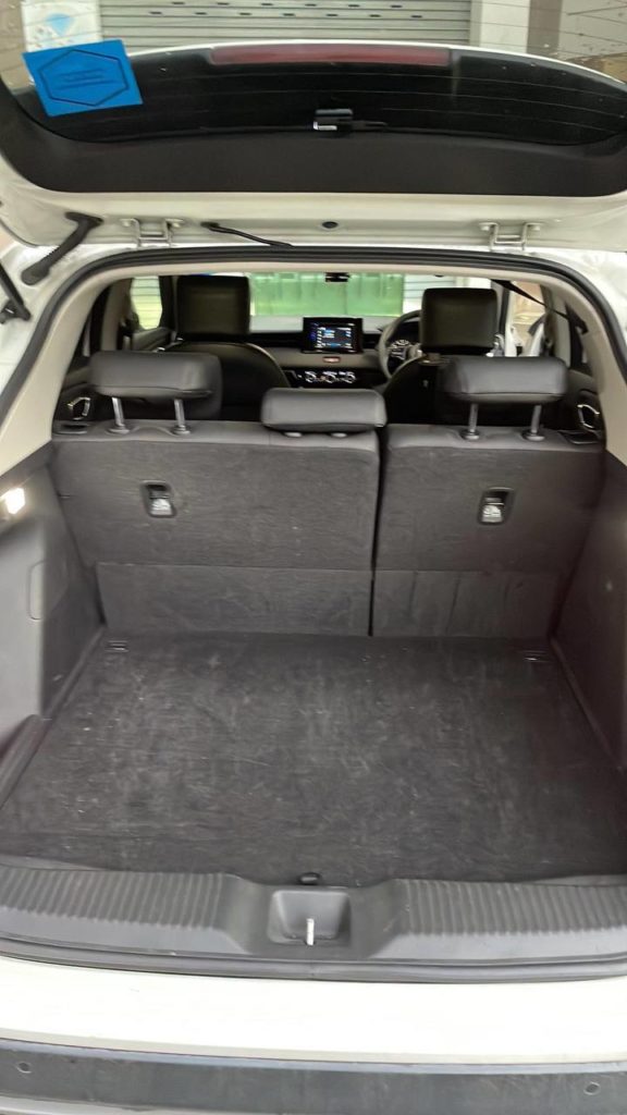 Gojek Passenger Complains About Car Being Too Small For Luggage, Driver ...