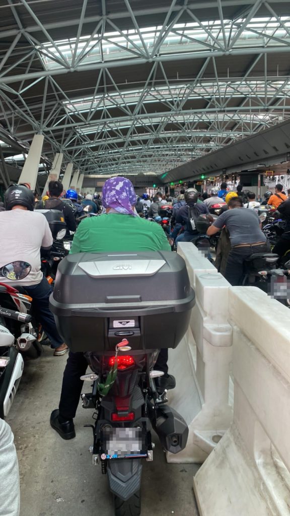 Delays At S’pore Checkpoints Due To Glitch During System Upgrade, ICA ...