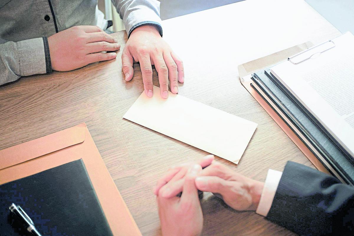 S'pore Engineer Sued For Keeping Bonus After Resigning, Has To Return ...