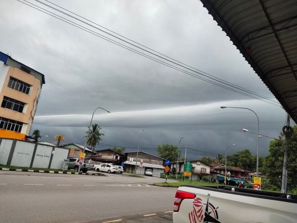Dark Clouds Seemingly Split Sky In Half In Sarawak, Eerie Sight ...