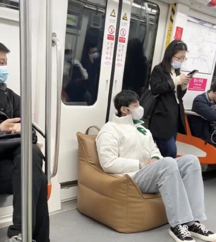Man Carries Sofa Backpack On China Subway, Can Sit Anytime & Anywhere ...