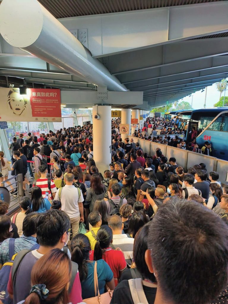 Massive Jams At S'pore Checkpoints On Good Friday Long Weekend ...