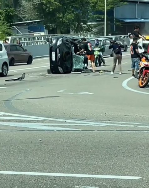 S'pore-Registered Mini Cooper Crashes Into Car In M'sia & Overturns ...