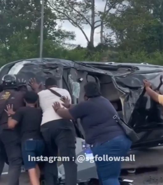 S'pore-Registered Mini Cooper Crashes Into Car In M'sia & Overturns ...