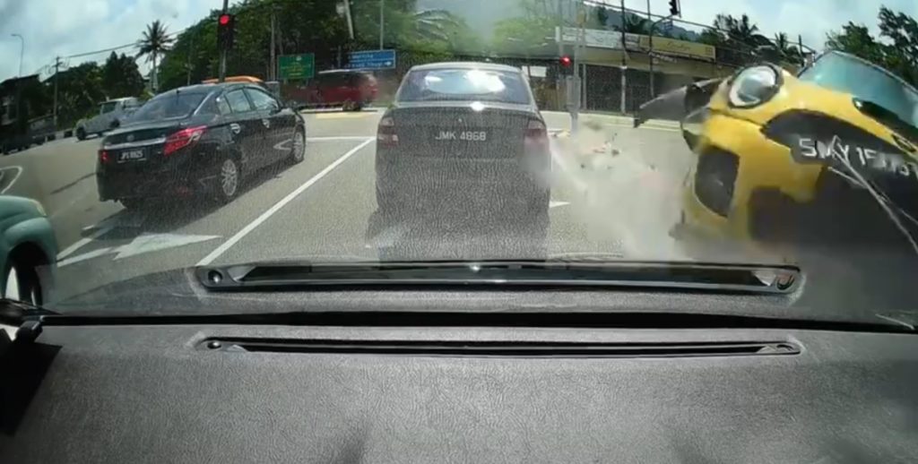 S'pore-Registered Mini Cooper Crashes Into Car In M'sia & Overturns ...