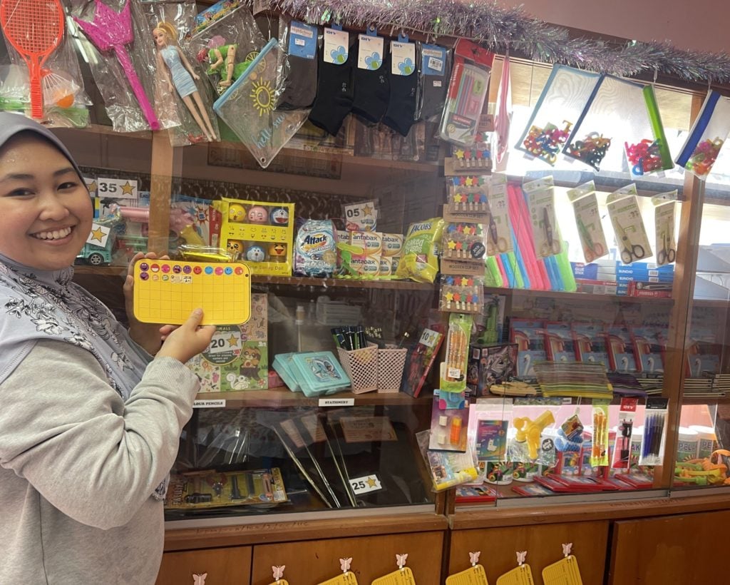 M'sia Schoolteacher Sets Up Minimart In Classroom, Students Can Redeem ...