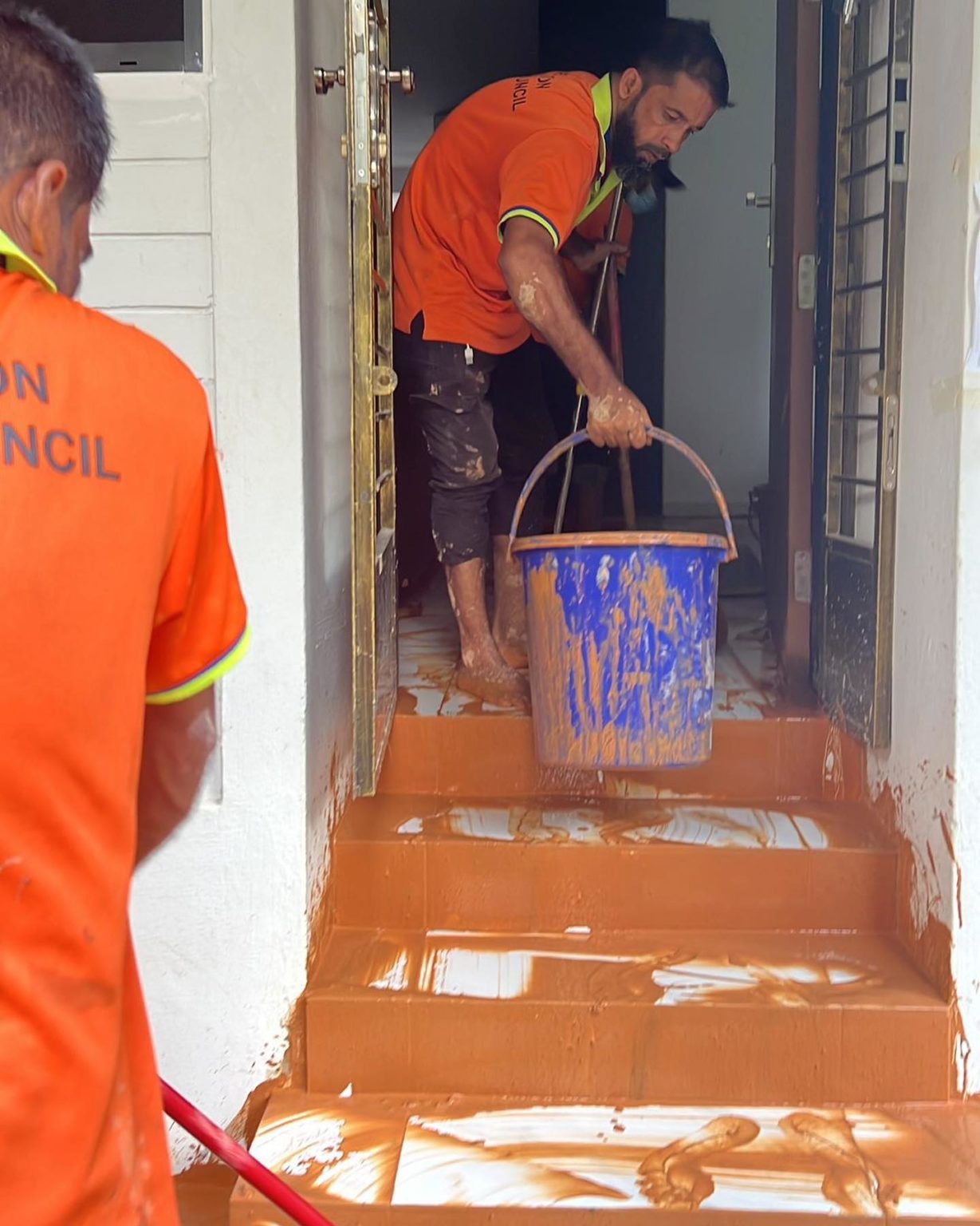 Burst Pipe Leaves Yishun Flat Muddy & Flooded, Town Council Working To ...