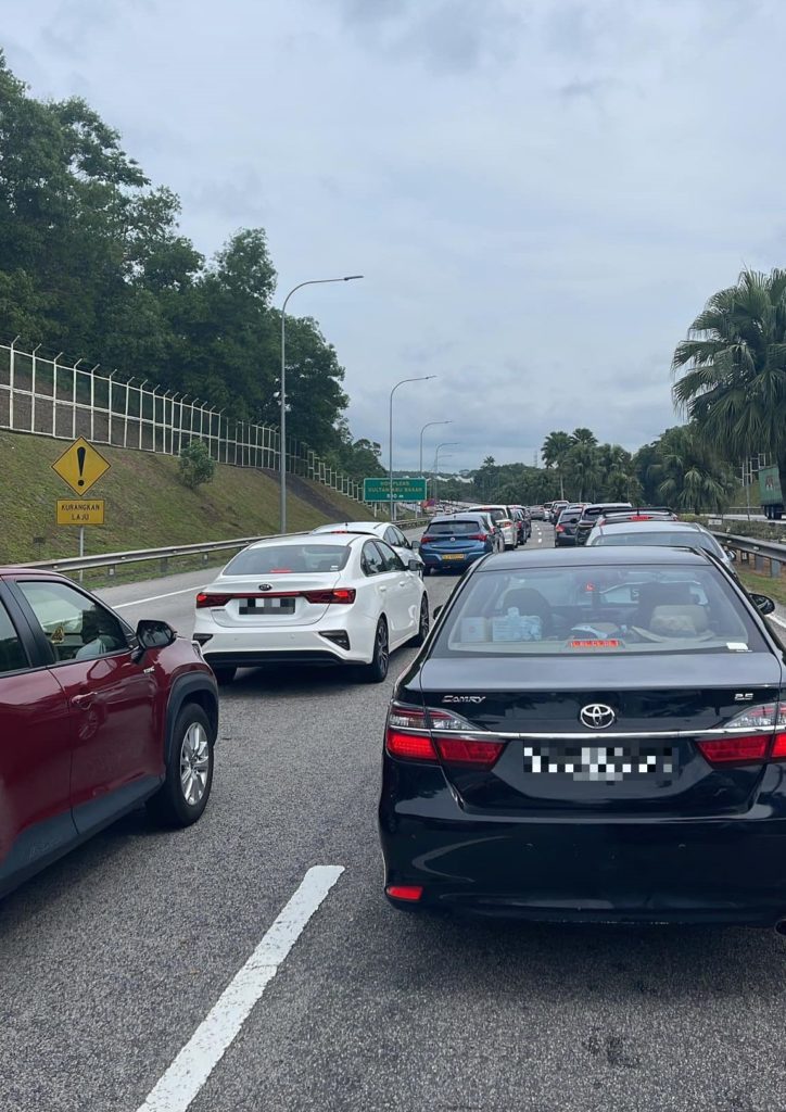 Tuas Checkpoint Travellers Reportedly Made To Exit Car & Scan Passports ...