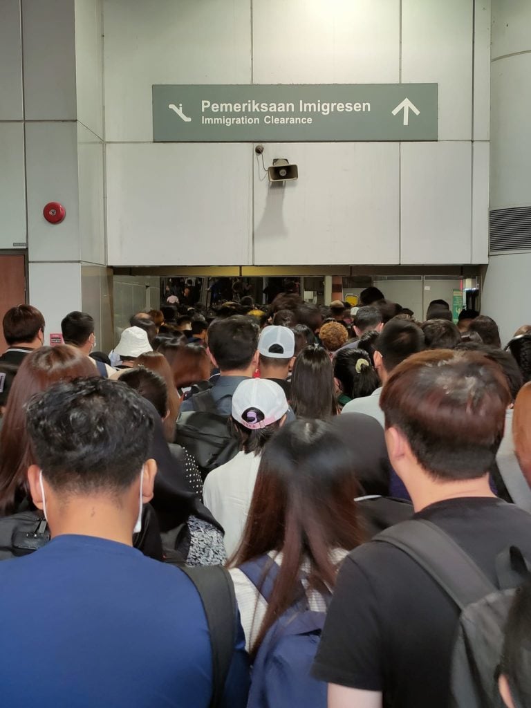 Huge Crowd At JB Checkpoint As Commuters Cross The Causeway Over Father ...